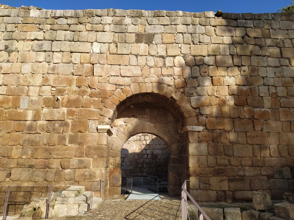 20210224 Ruta a la Alcazaba Árabe de Mérida. Patrimonio de la Humanidad ...